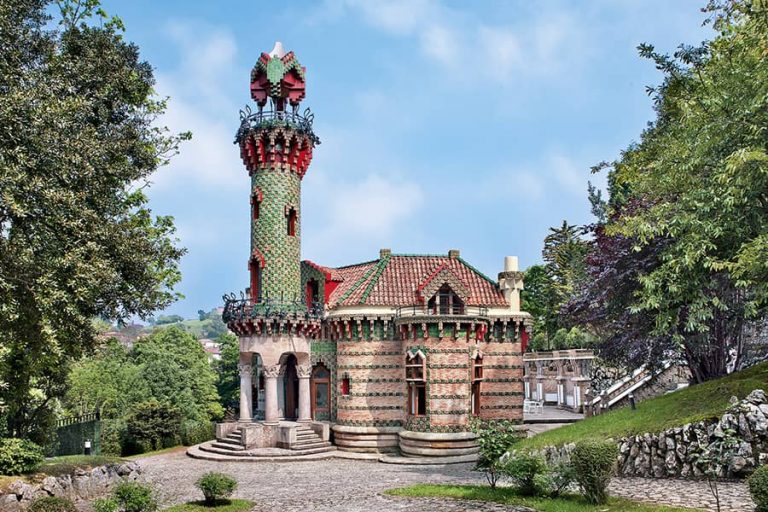 El Capricho de Gaudí, una de sus obras más creativas | Dosde