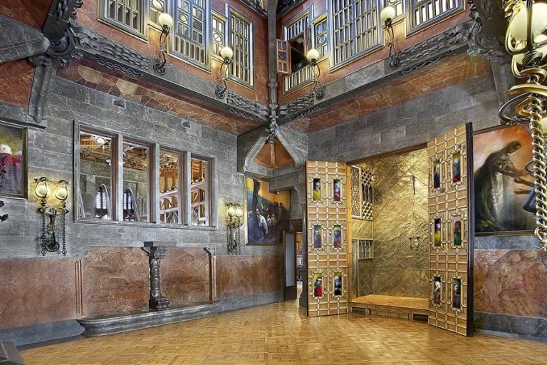 Palau Güell, el palacio urbano realizado por Gaudí | Dosde